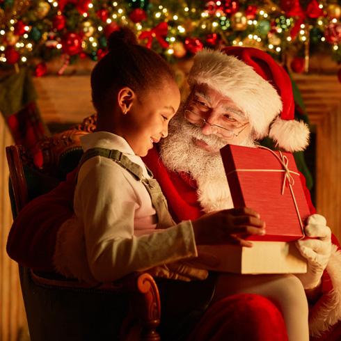 Here’s Where You Can Get a Free Picture With Santa This Year ...
